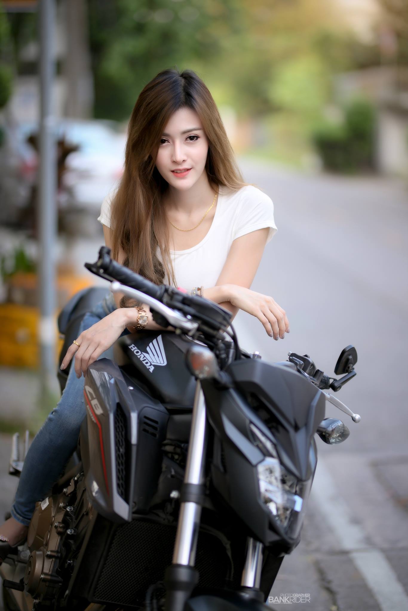 Mutmai - Xtapo - Sexy Girl Photos